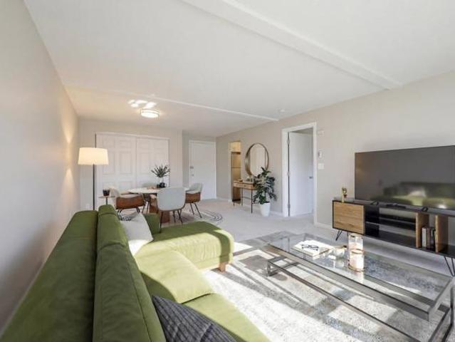 2 Br, 1 bath, Apartment 740 Farm Rd