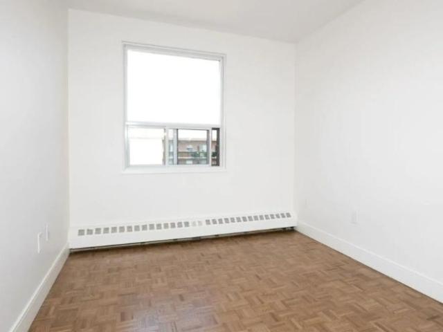 2 Br, 1 bath, Apartment 7411 Yonge St