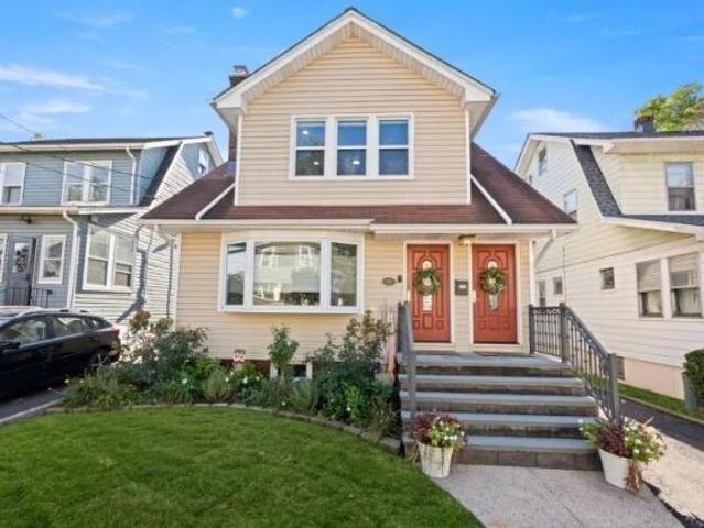 2 Br, 1 bath, Apartment 74 Hughes Street