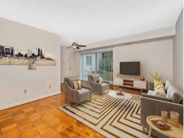 2 Br, 1 bath, Apartment 7501 Blair Rd