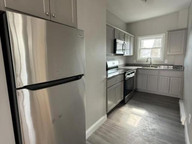 2 Br, 1 bath, Apartment 75 Campbell St