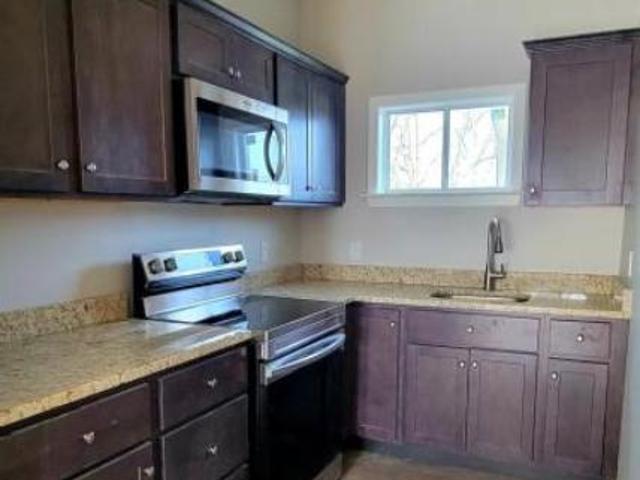 2 Br, 1 bath, Apartment 75 Campbell St