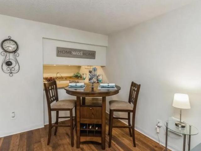 2 Br, 1 bath, Apartment 7600 Montgomery Blvd NE