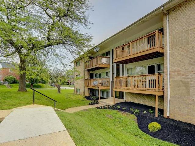 2 Br, 1 bath, Apartment 7605 B Hillendale Rd