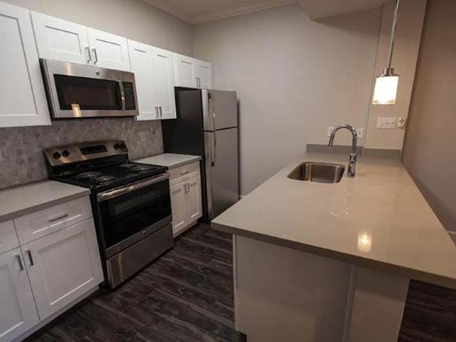 2 Br, 1 bath, Apartment 777 W Chandler Blvd