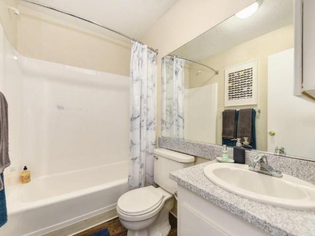 2 Br, 1 bath, Apartment 7711 Greenback Lane