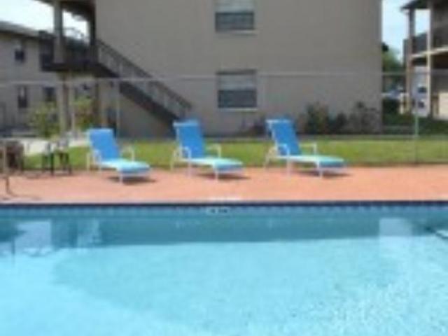 2 Br, 1 bath, Apartment 7800 Belcher Rd