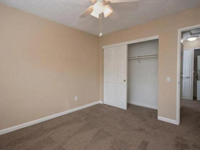 2 Br, 1 bath, Apartment 781 Mikkelsen Dr
