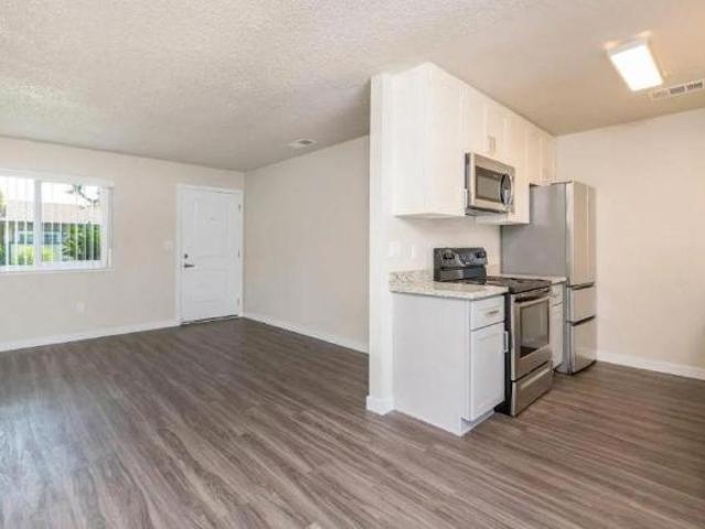 2 Br, 1 bath, Apartment 794 Button Ave