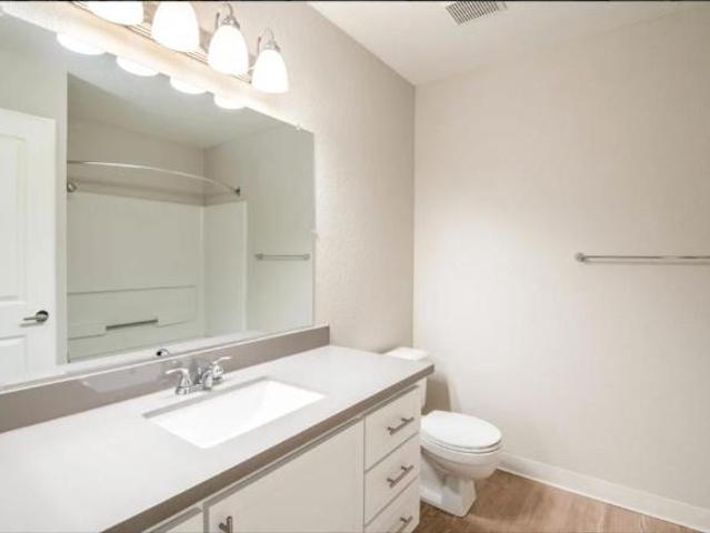 2 Br, 1 bath, Apartment 7952 Pocket Rd