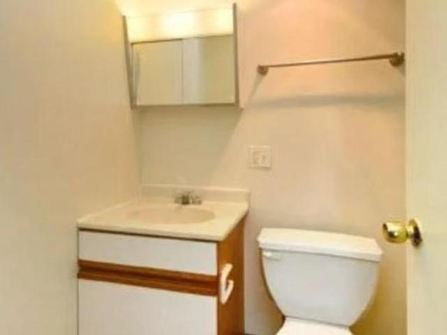2 Br, 1 bath, Apartment 807 Ridge Dr