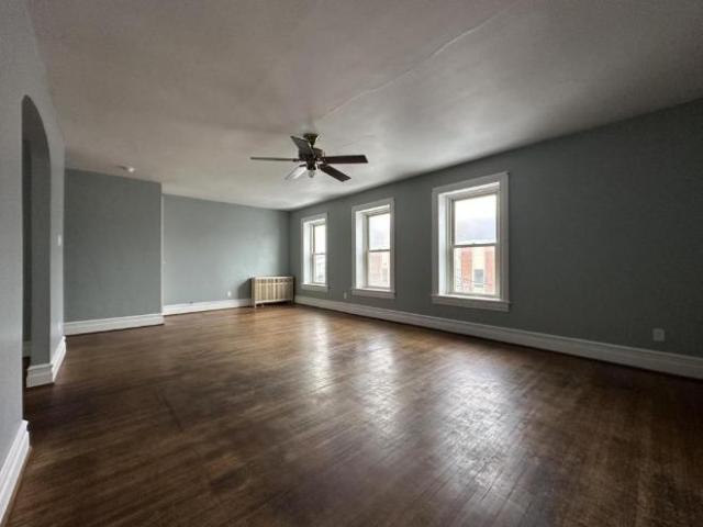 2 Br, 1 bath, Apartment 809 Chestnut St