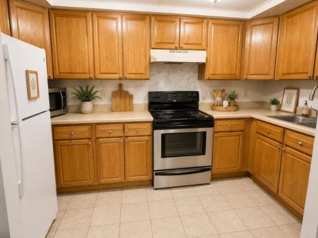 2 Br, 1 bath, Apartment 801 N Halstead Street
