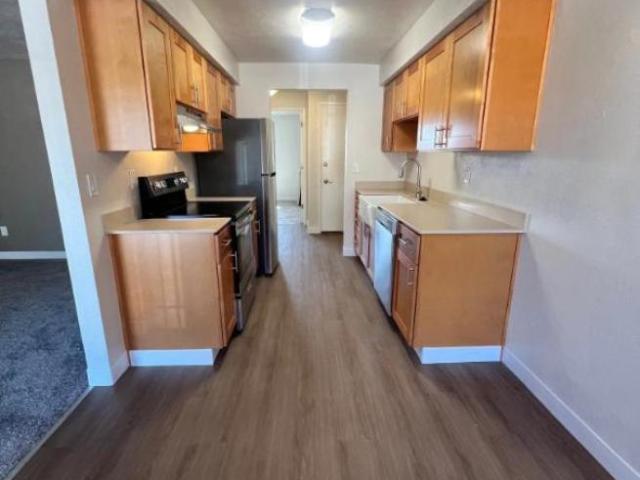 2 Br, 1 bath, Apartment 803 Weeks Dr NE