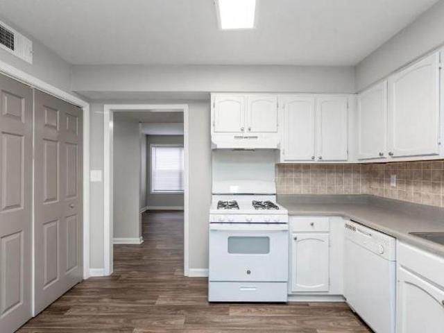 2 Br, 1 bath, Apartment 80 Christian Drive