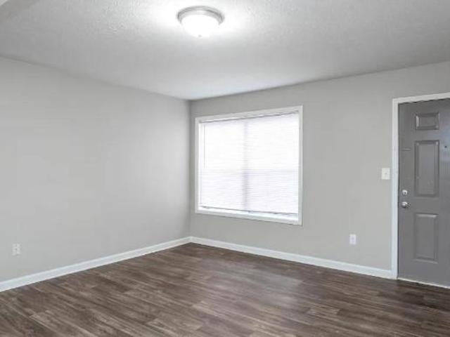 2 Br, 1 bath, Apartment 80 Christian Drive