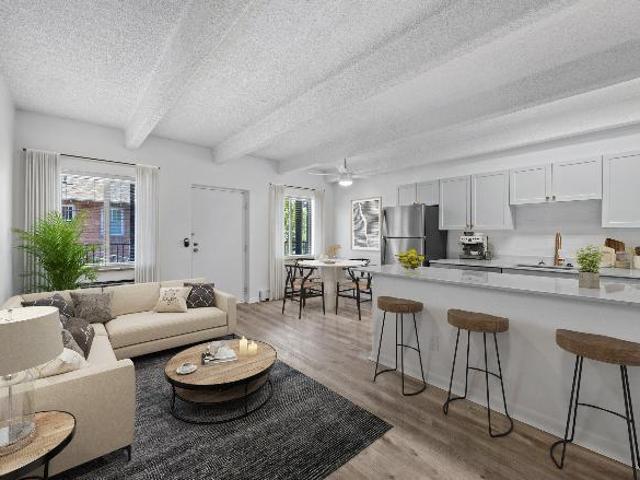 2 Br, 1 bath, Apartment 815 East Ellsworth Avenue