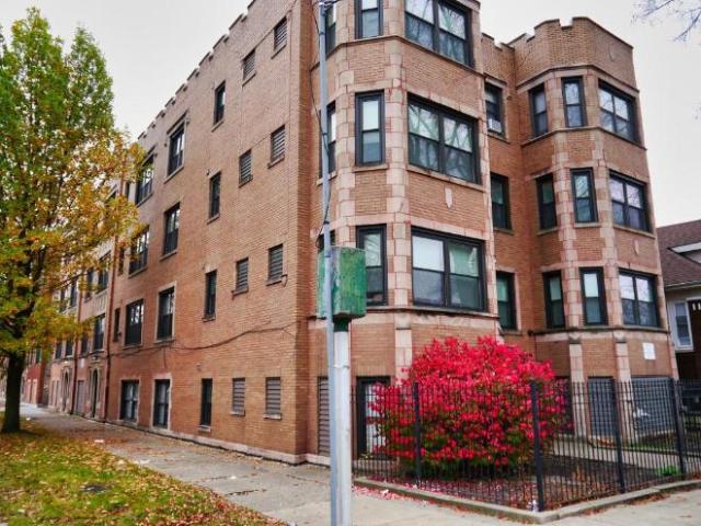 2 Br, 1 bath, Apartment 8101 S Loomis Blvd