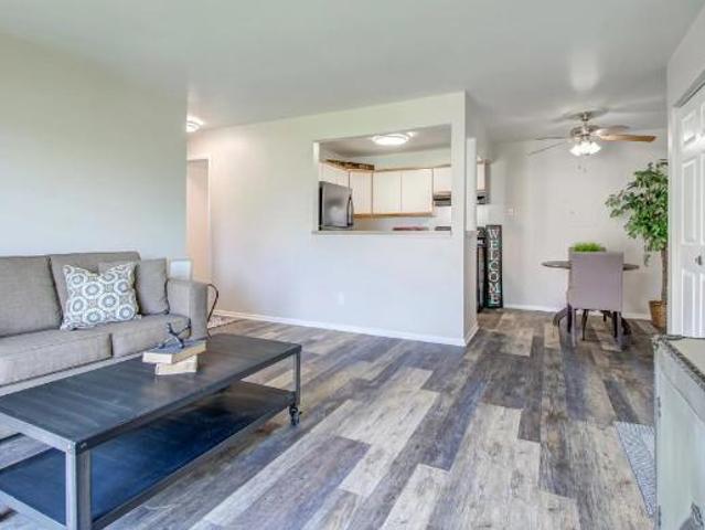 2 Br, 1 bath, Apartment 8118 International Dr
