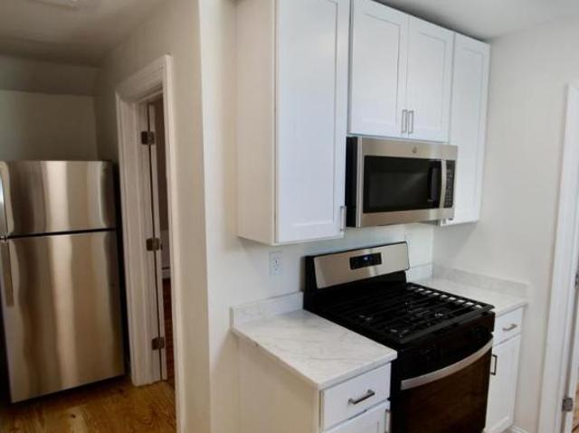 2 Br, 1 bath, Apartment 81 Summer Street