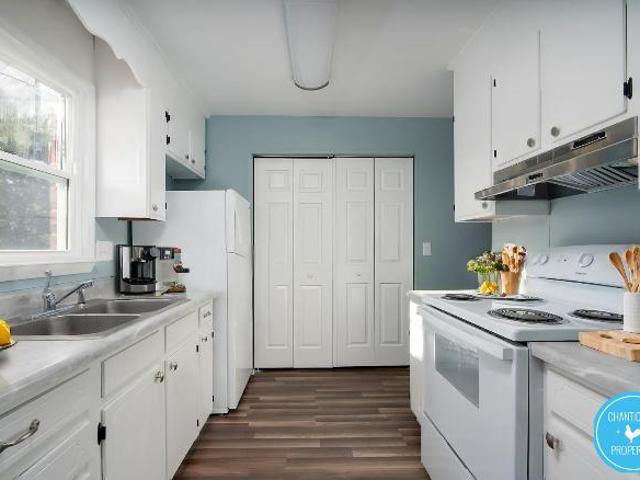 2 Br, 1 bath, Apartment 821 East Lafayette Street
