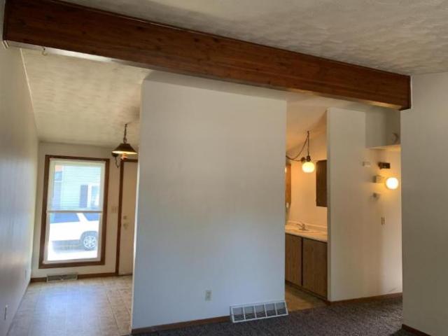2 Br, 1 bath, Apartment 838 Hitt St