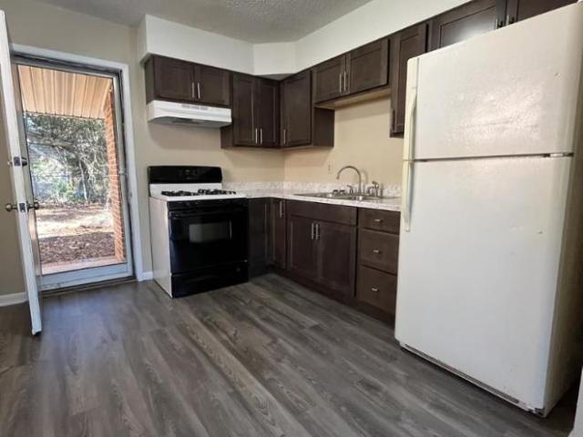 2 Br, 1 bath, Apartment 830 Cardinal Street