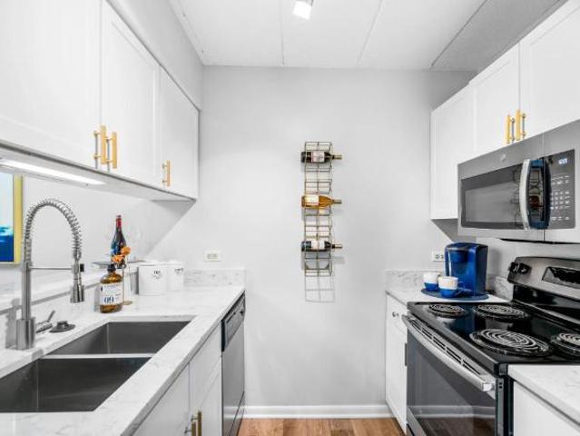2 Br, 1 bath, Apartment 830 Foxworth Blvd