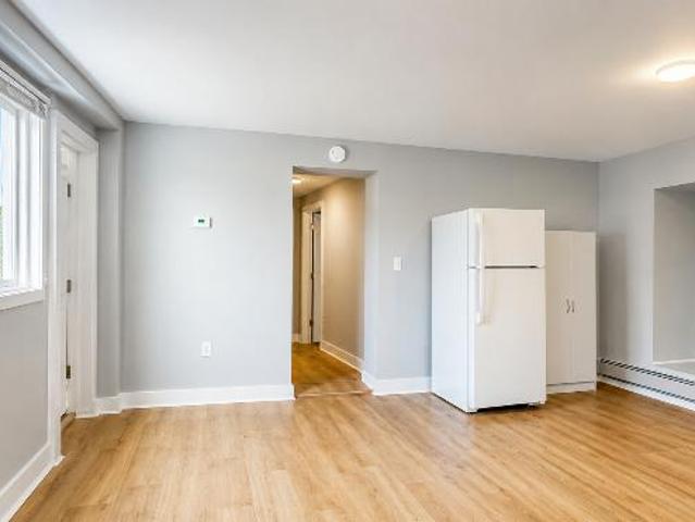 2 Br, 1 bath, Apartment 832 Washington Street
