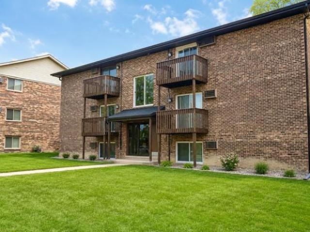 2 Br, 1 bath, Apartment 8331 Woodland Dr