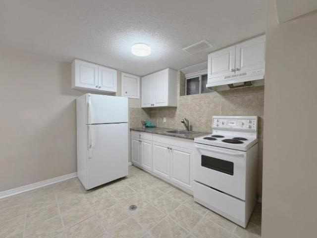 2 Br, 1 bath, Apartment 841 Garth St