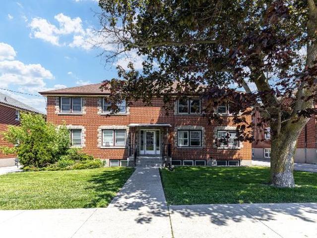 2 Br, 1 bath, Apartment 855 Simcoe Street