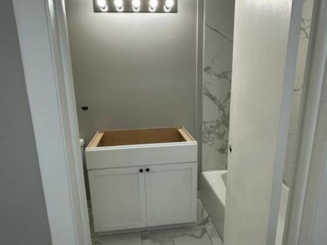 2 Br, 1 bath, Apartment 8646 S Roberts Rd