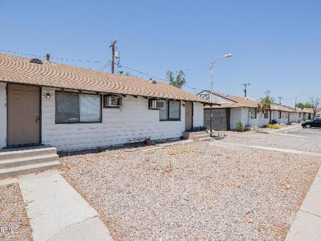 2 Br, 1 bath, Apartment 864 E Chandler Boulevard