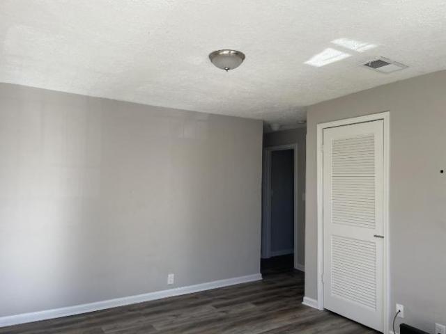 2 Br, 1 bath, Apartment 865 Fox Street