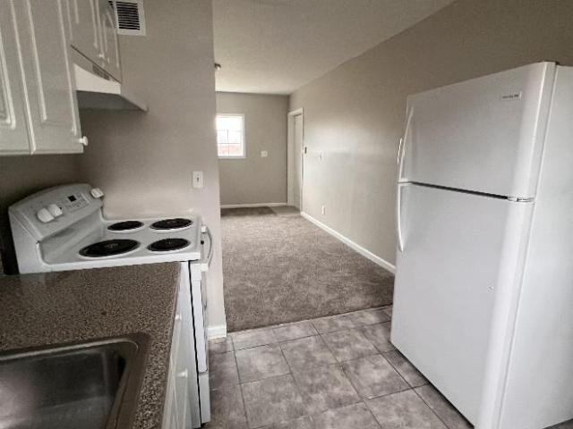 2 Br, 1 bath, Apartment 865 Hank Aaron Drive