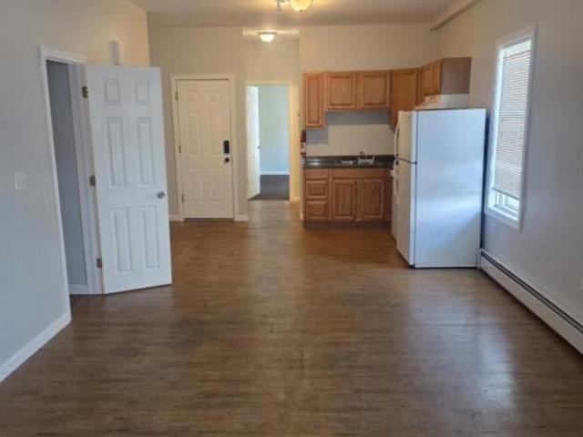 2 Br, 1 bath, Apartment 86 Church St