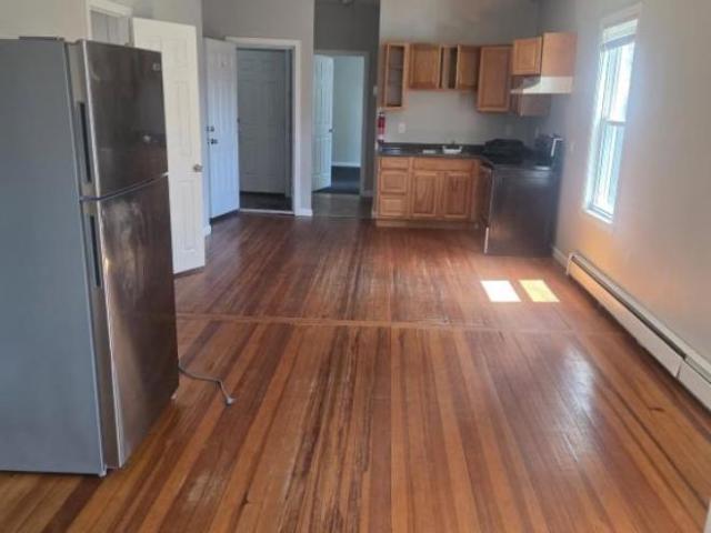 2 Br, 1 bath, Apartment 86 Church St