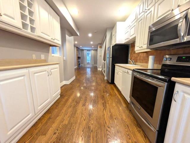 2 Br, 1 bath, Apartment 86 Asquith Avenue
