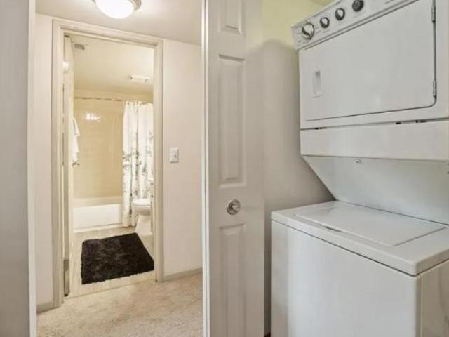 2 Br, 1 bath, Apartment 875 Pacific Ave