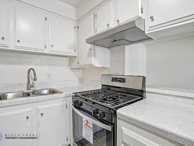 2 Br, 1 bath, Apartment 8721 Imperial Hwy
