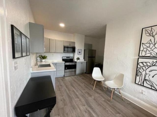 2 Br, 1 bath, Apartment 8 Kenwood Street