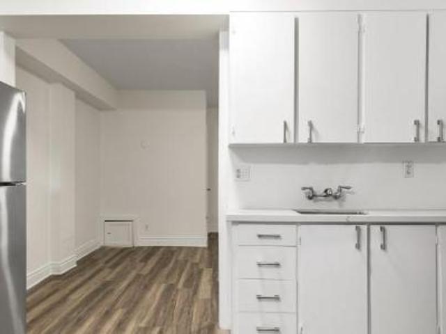 2 Br, 1 bath, Apartment 8 St Thomas St