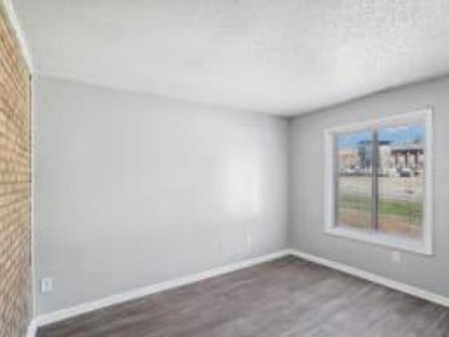 2 Br, 1 bath, Apartment 905 7th Ave
