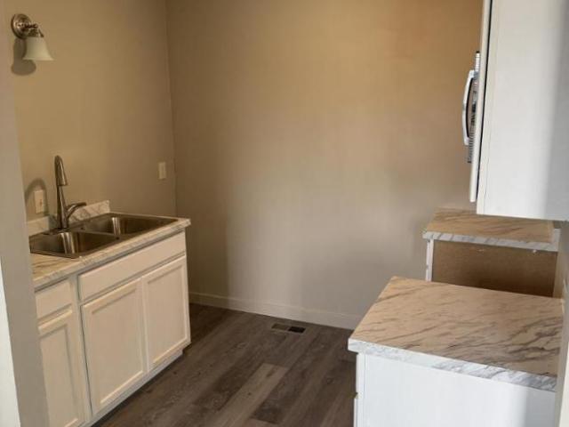 2 Br, 1 bath, Apartment 908 East 17th Avenue