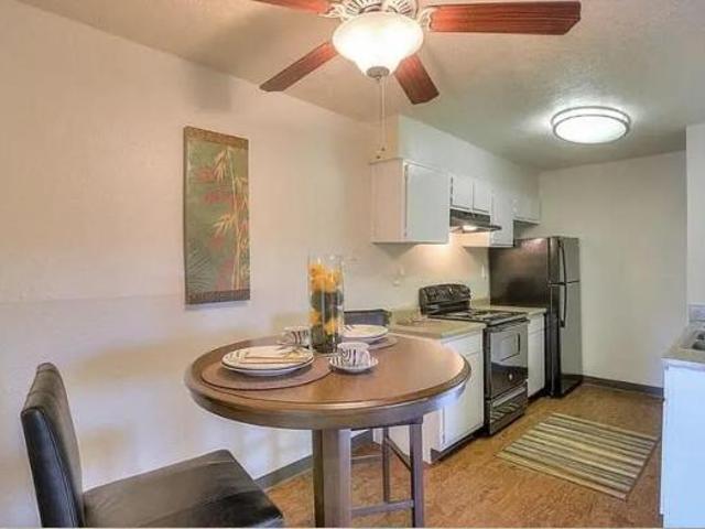 2 Br, 1 bath, Apartment 900 Country Club Dr SE