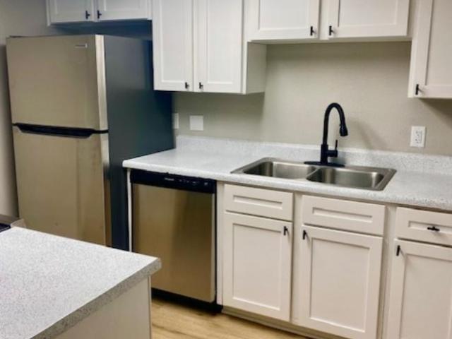 2 Br, 1 bath, Apartment 901 Sunset Drive