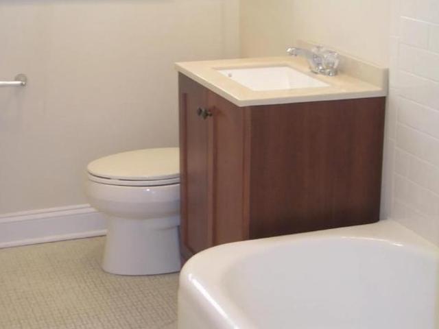 2 Br, 1 bath, Apartment 914 Crain St
