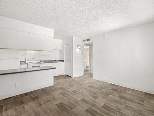 2 Br, 1 bath, Apartment 9170 E Golf Links Rd