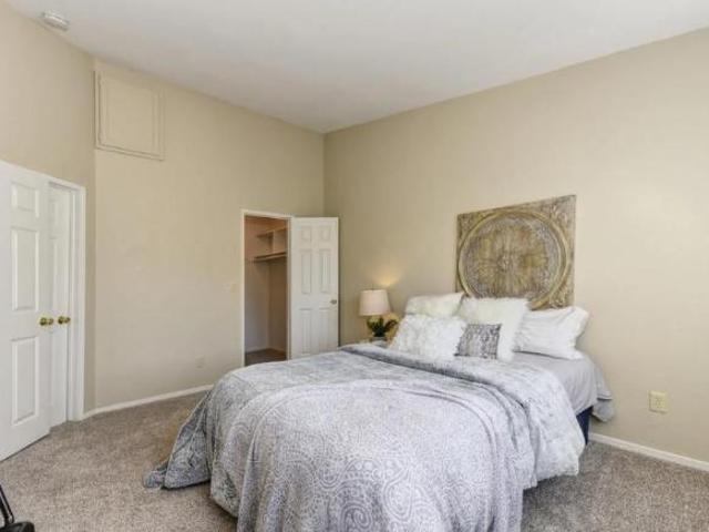 2 Br, 1 bath, Apartment 9175 Greenback Ln